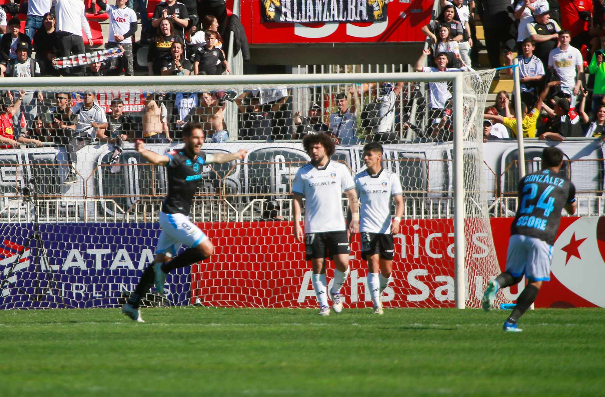 Magallanes aplasta a Colo Colo con triplete de Larrivey y complica su ...